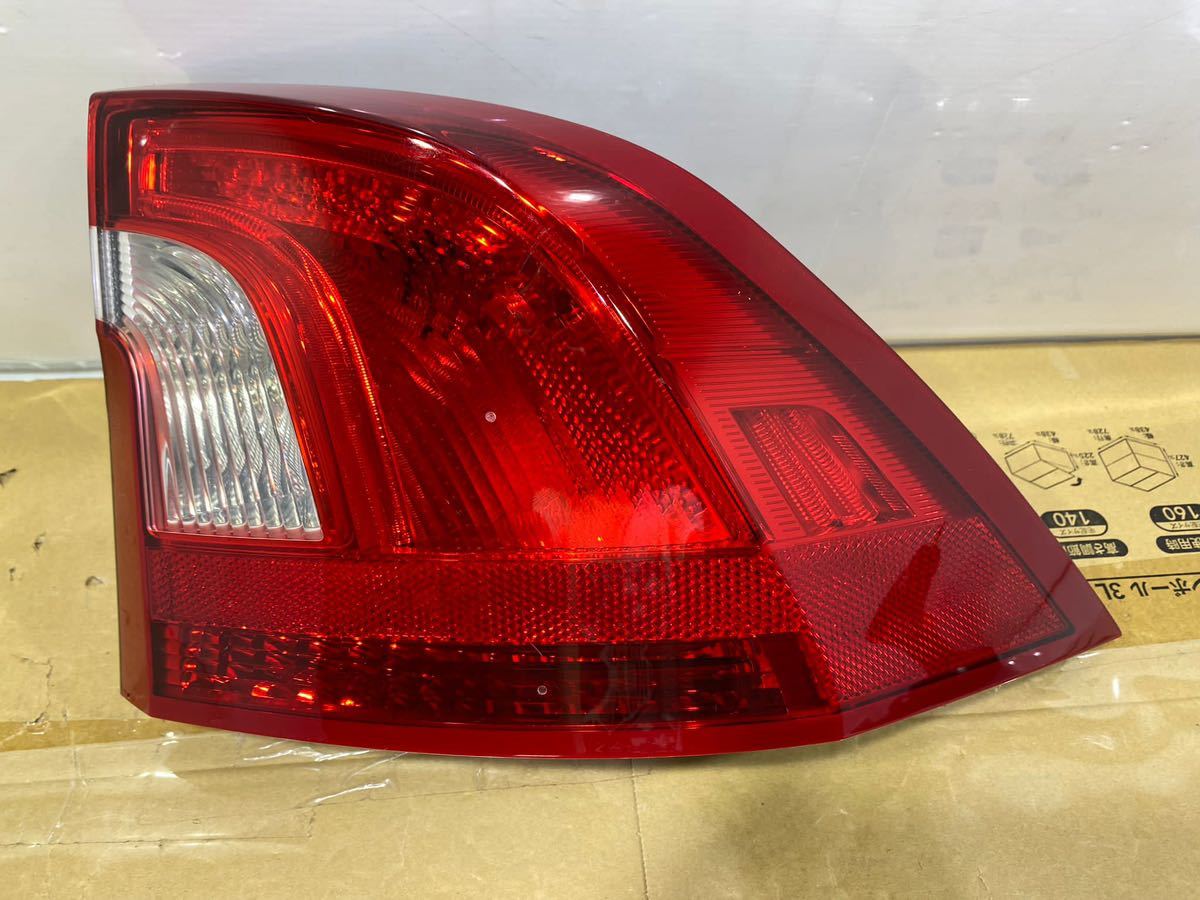 ボルボ S60 右ハンドル 740 前期 FB4164T 純正 VOLVO 取付OK 右テールランプ テールライト 30796267 A318 ...