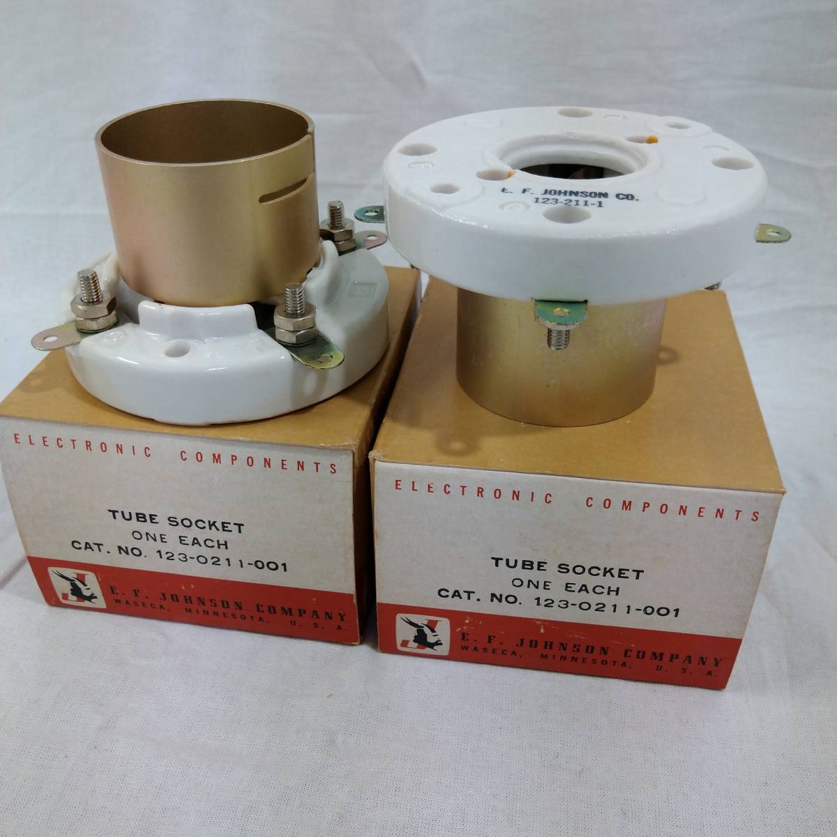 E.F. JOHNSON COMPANY 123-0211-001 TUBE SOCKET ONE EACH 2点セット 真空管 ソケット ...