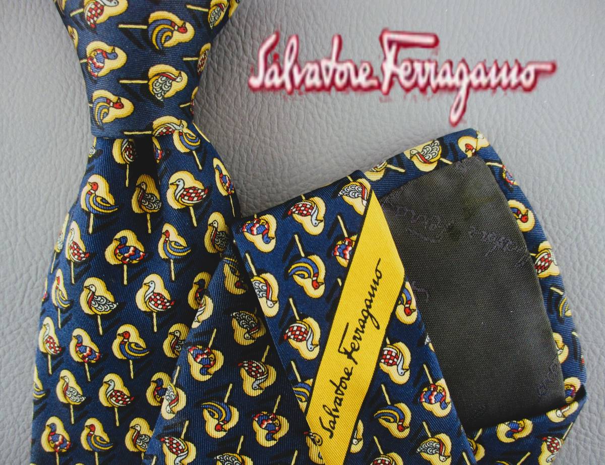 極 Salvadore Ferragamo／フェラカモネクタイ イタリア製 シャドウネイビー系／Smaiii bird柄 2本以上ご購入 ...