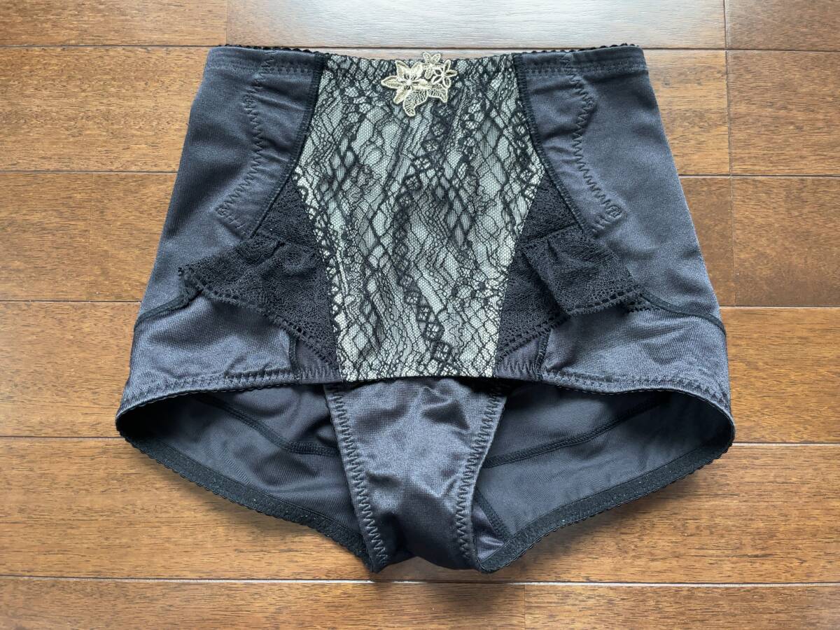 マルコ MARUKO / デコルテ Decorte サラヴィール ショートガードル レヴリブラック S58(Sサイズ)｜売買されたオークション情報、yahooの商品情報をアーカイブ公開 ...