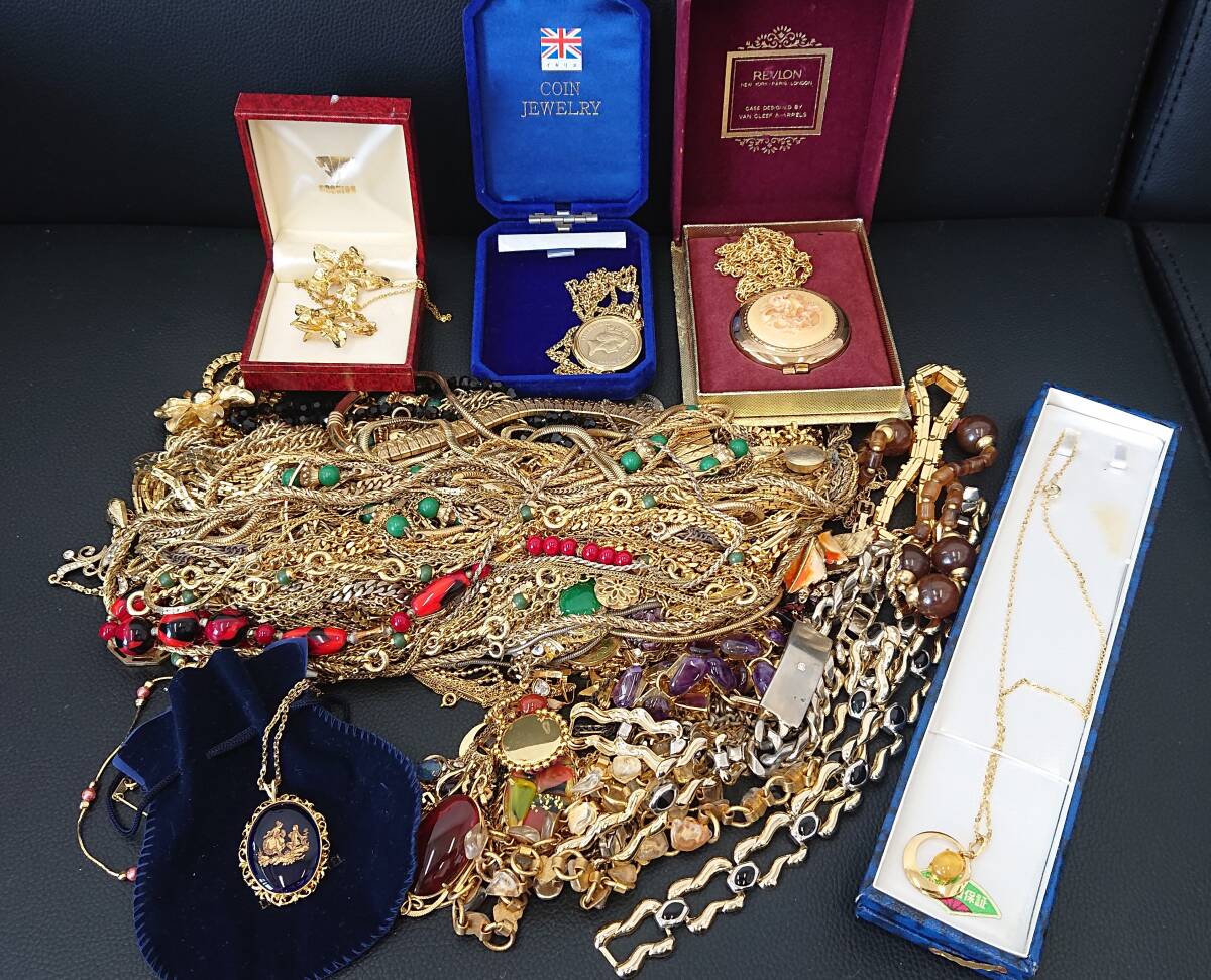 #3727 1円 メッキアクセサリー おまとめ 総重量 約2㎏ 2000g ネックレス バングル ブレスレッド 色石 金色 都市鉱山 K18GP リモージュ(その他)｜売買されたオークション ...