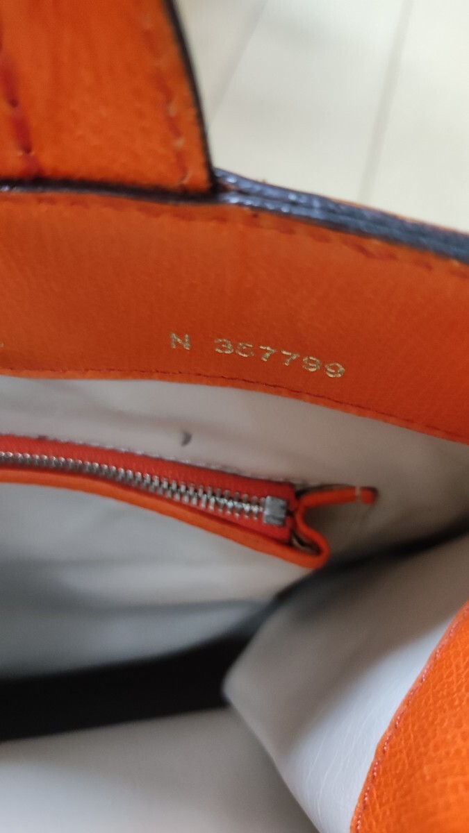 定価290400円 Valextra ヴァレクトラ スモール パンチ レザー トートバッグトートバッグ レザー(牛革)｜売買されたオークション ...