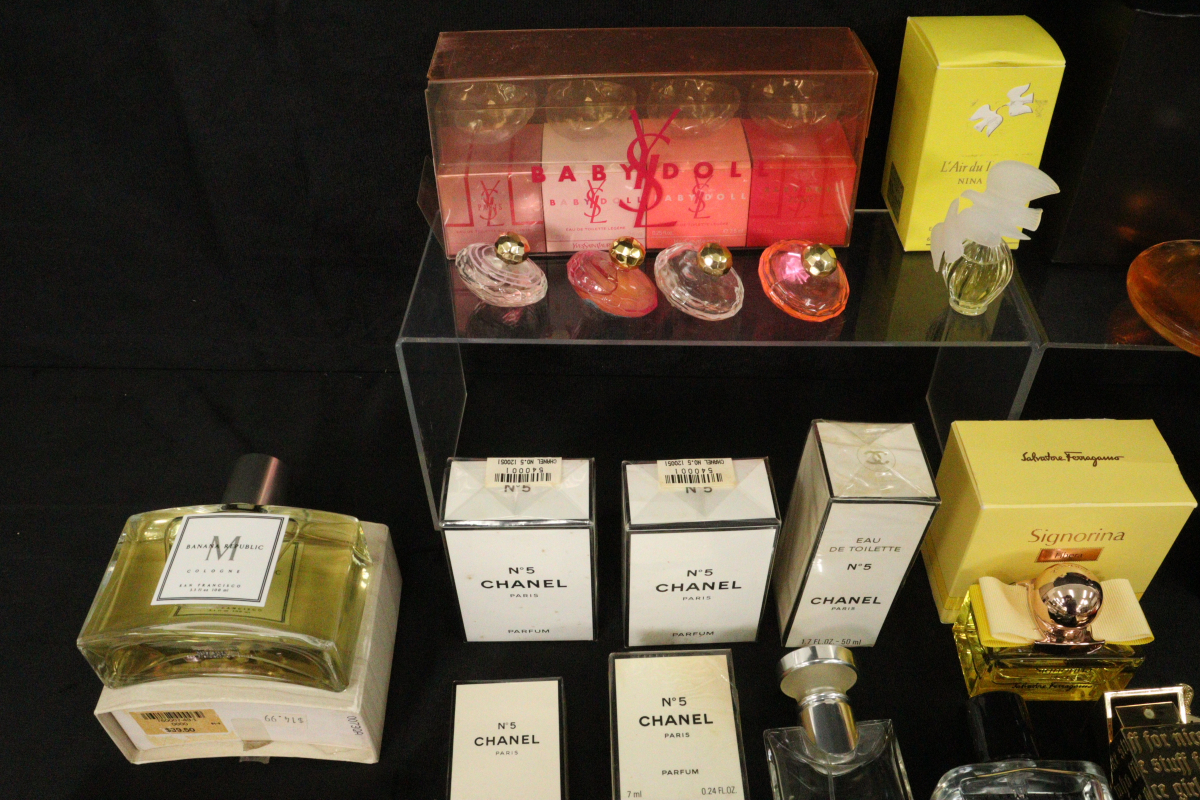 香水まとめ CHANEL YvesSaintLaurent HERMES NinaRicci GUCCI ANNASUI BANANAREPUBLIC GRE'S cliniquehappy ...