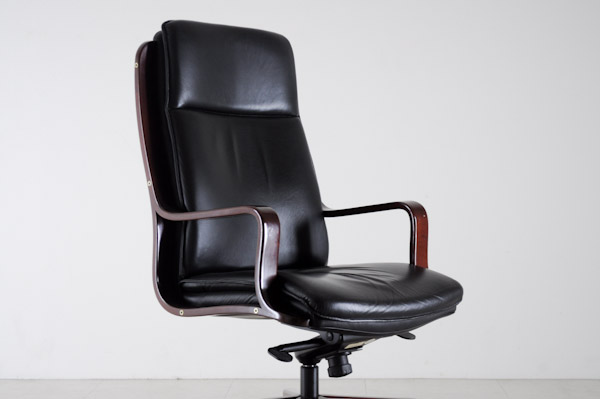 ITOKIイトーキ 重役用デスクチェアKNOLL本革黒KBL-3700 Y9DS(革張り)｜売買されたオークション情報、yahooの商品情報をアーカイブ公開 - オークファン（aucfan.com）
