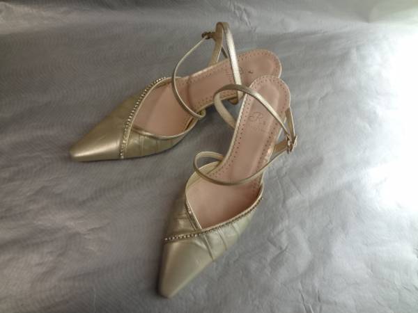 KK-10 RiZ パンプス(ゴールド系)｜売買されたオークション情報、yahooの商品情報をアーカイブ公開 - オークファン（aucfan.com）