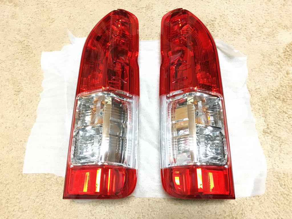 超 新車外し トヨタ 200系 4型 ハイエース スーパーGL 純正 テールランプライト 左右セットLR KOITO26-140 A045053 レジアスエース(テールライト)｜売買された ...