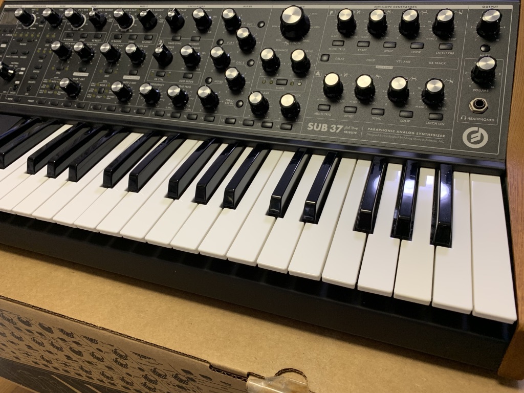 【送料無料】Moog Sub 37 Tribute Edition アナログシンセサイザー｜キーボード、シンセサイザー