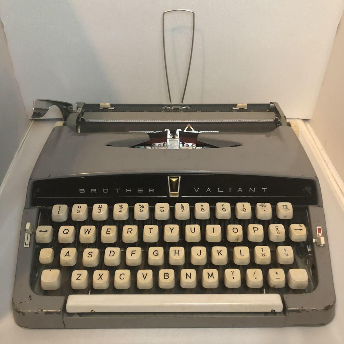 送込 brother Valiant な独文 タイプライター 60年代初期 昭和レトロ アンティーク ジャンク扱い ポータブル(タイプライター)｜売買されたオークション情報、yahooの商品 ...