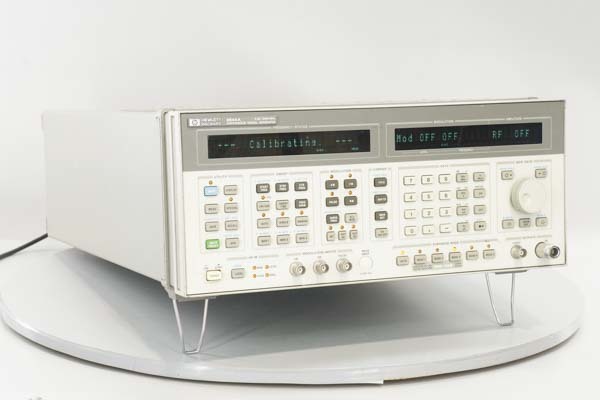 DW hp 8644A SYNTHESIZED SIGNAL GENERATOR 0.26-2060MHz OPT 001 002 004 ...