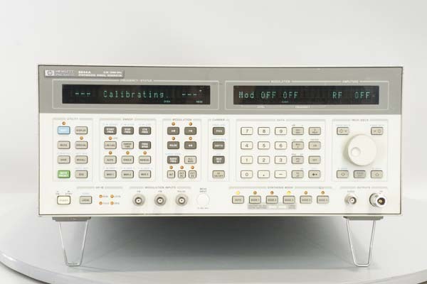 DW hp 8644A SYNTHESIZED SIGNAL GENERATOR 0.26-2060MHz OPT 001 002 004 ...