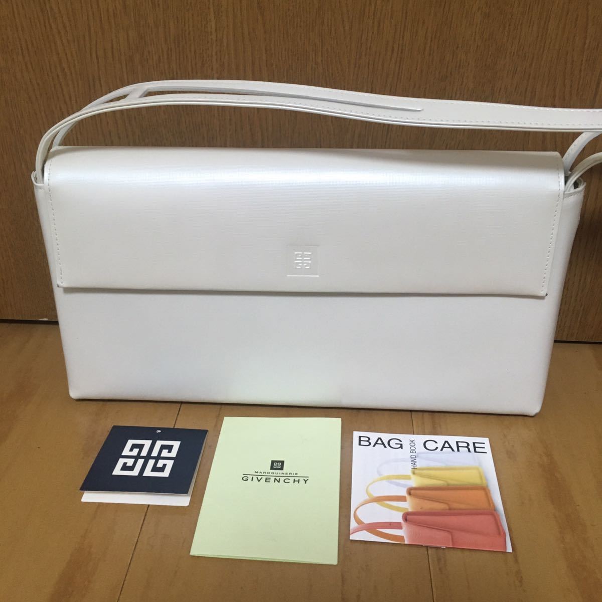 GIVENCHY ジバンシィ 牛革 アナスタシア ホワイト 943-5471-10 30A レディース ハンドバッグ 立ち上25㎝ 縦16㎝ 横30㎝ マチ8.5㎝(女性用)｜売買された ...