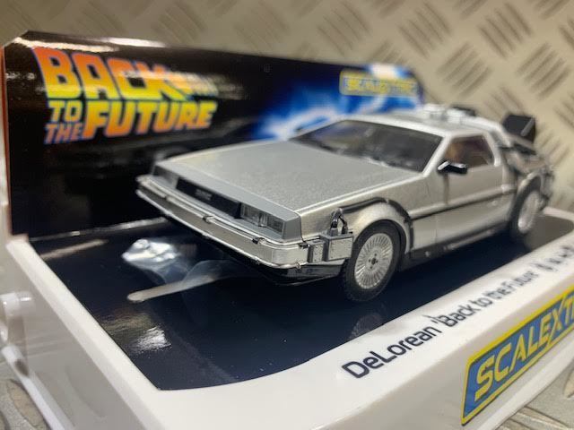 Scalextric C4117 DeLorean - ’Back to the Future’ スロットカー おもちゃ、ゲーム