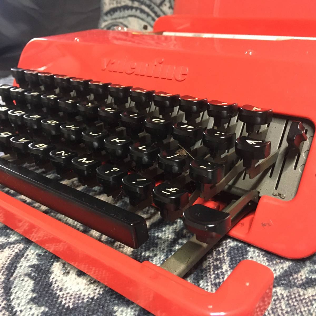 B11b93D Olivetti valentine タイプライター オリベッティ バレンタイン 赤バケツ付 Typewriter ヴィンテージ(タイプライター)｜売買されたオークション情報 ...