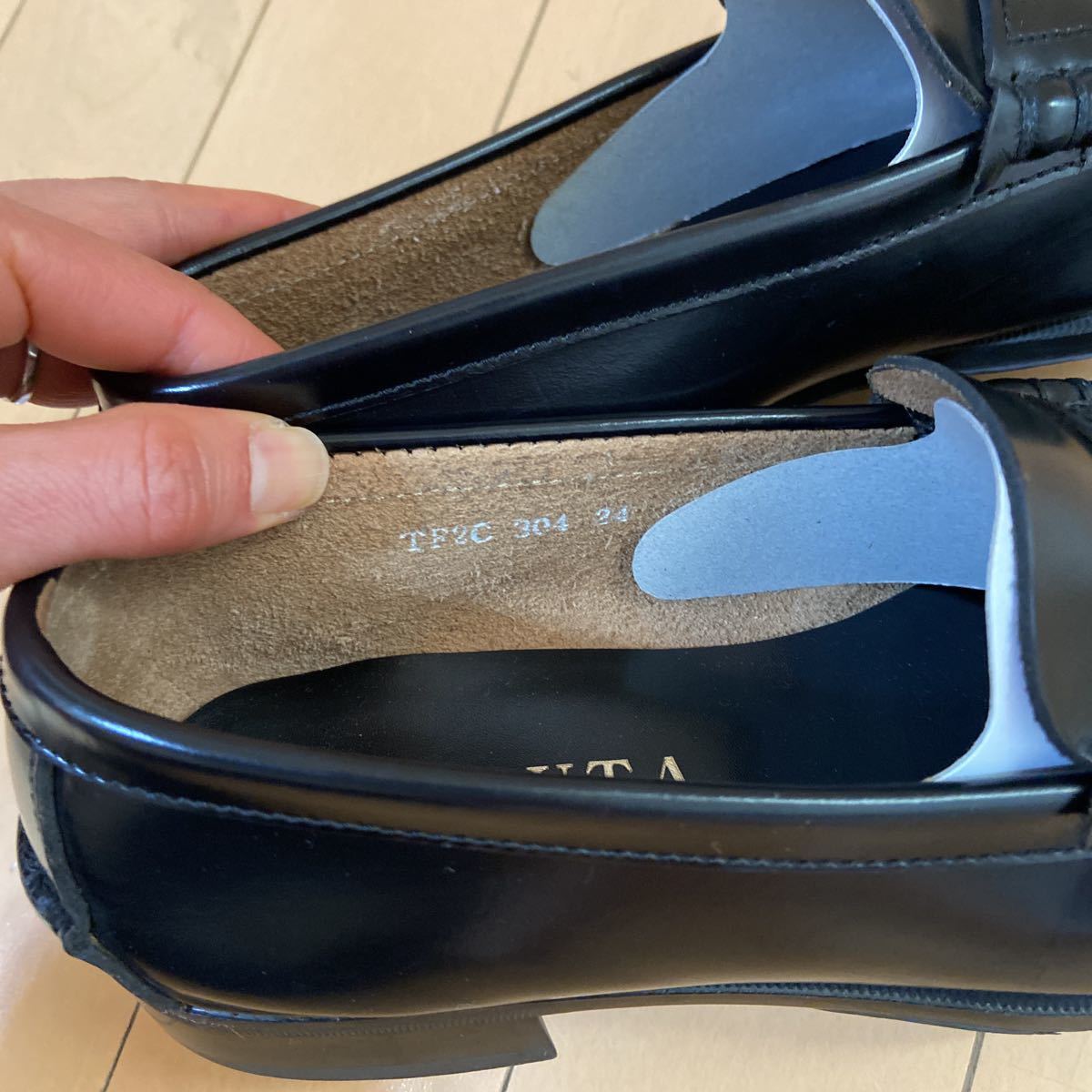 ハルタ HARUTA 24EEE 黒ローファー 女子高生 学生 モカシン 革(24.0cm)｜売買されたオークション情報、yahooの商品情報をアーカイブ公開 - オークファン（aucfan.com）