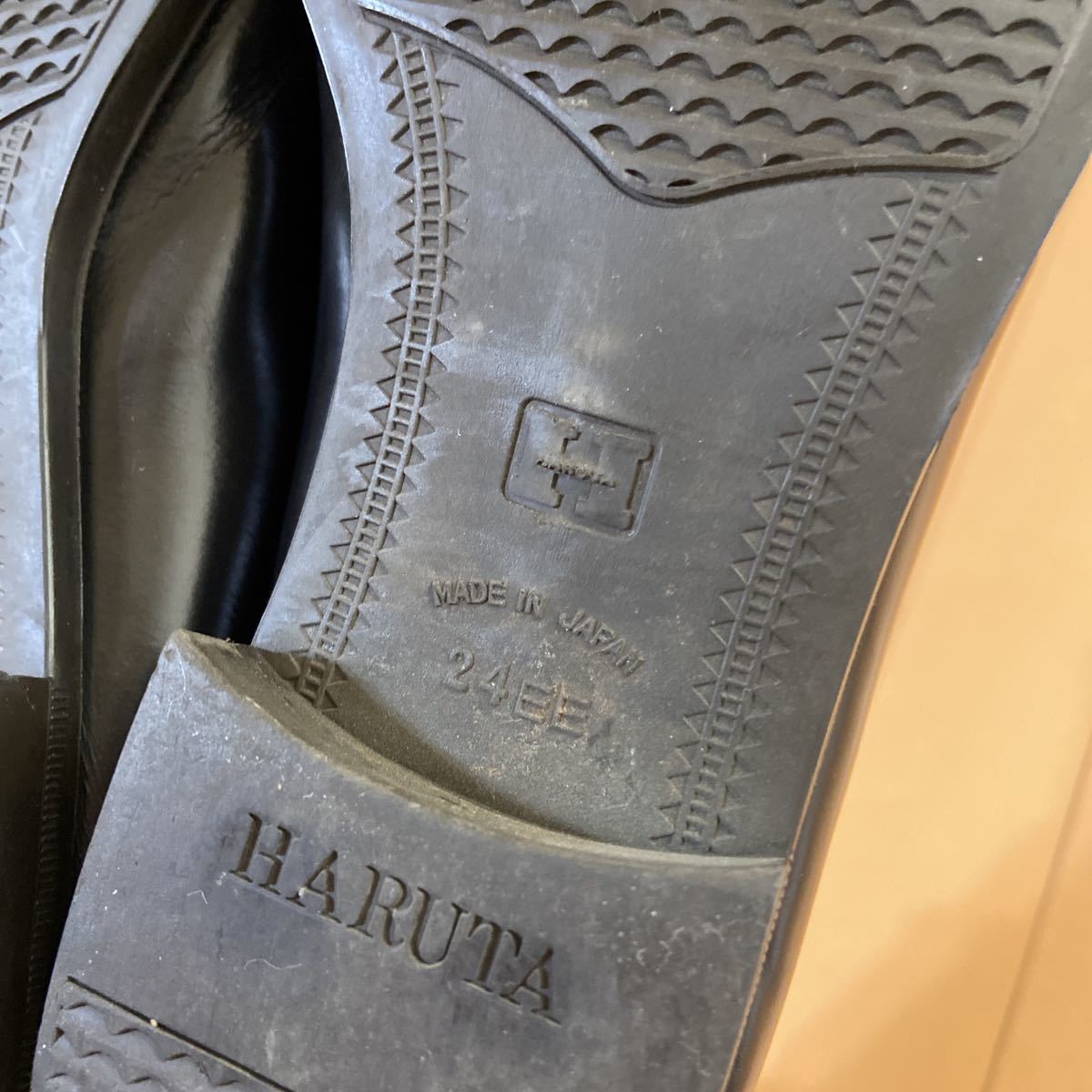 ハルタ HARUTA 24EEE 黒ローファー 女子高生 学生 モカシン 革(24.0cm)｜売買されたオークション情報、yahooの商品情報をアーカイブ公開 - オークファン（aucfan.com）