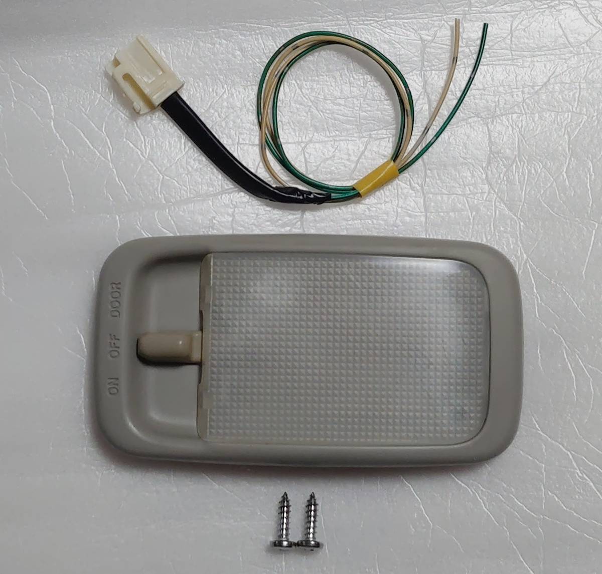 トヨタ純正 TRH KDH 200 ハイエース DX リア ルームランプ 増設 定形外250円 ⑤(トヨタ用)｜売買されたオークション情報 ...