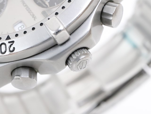 E515 タグホイヤー CE1111 クオーツ 腕時計 プロフェッショナル 日付 クロノグラフ タキメーター 銀色文字盤 純正ブレス(タグ・ホイヤー)｜売買されたオークション情報、yahooの ...