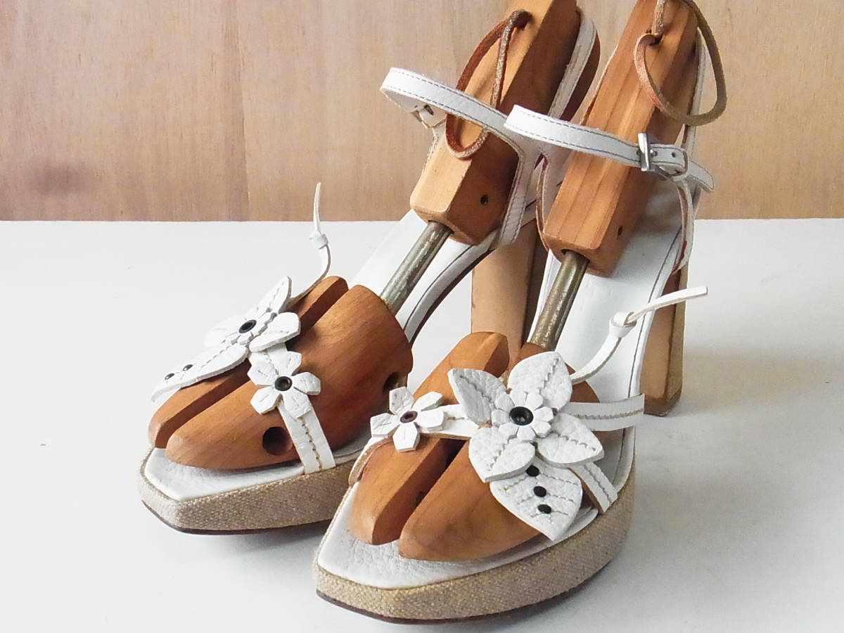 TS 良好 PRADA プラダ フラワーモチーフ レザーサンダル 白 靴 サイズ36(女性用)｜売買されたオークション情報、yahooの商品情報をアーカイブ公開 - オークファン（aucfan ...