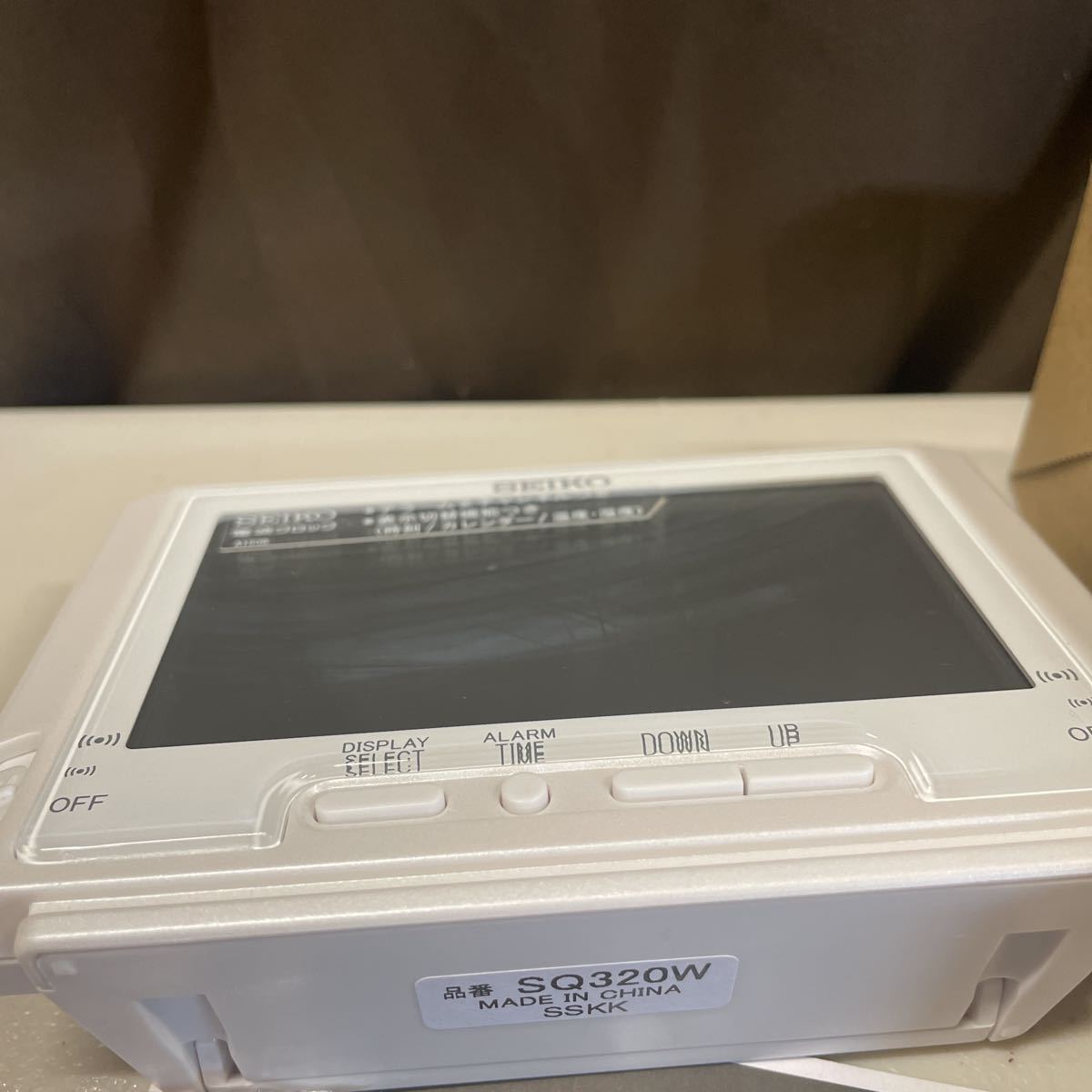 セイコークロック 目覚まし時計 置時計 デジタル 電波 白パール 84×132×46mm SQ320W(目覚し時計)｜売買されたオークション情報、yahooの商品情報をアーカイブ公開 ...