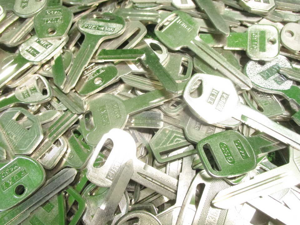 ペ清c227 FUKI/GSS/TLH他 ブランクキー キーブランク各種 M 車 等 M416 CY-9 M407 V962 M393 V30 M433 マルチロック V249等 大量セット ...