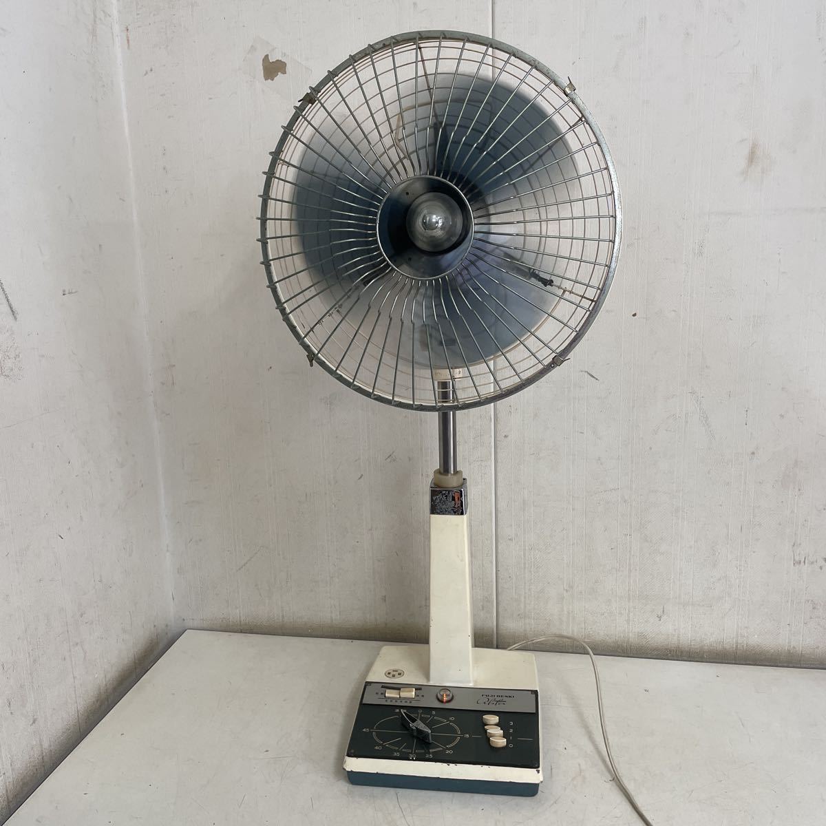 昭和レトロ 扇風機 FUJI SILENT FAN / FAD 3064 30㎝ アンティーク 扇風機(扇風機)｜売買されたオークション情報 ...