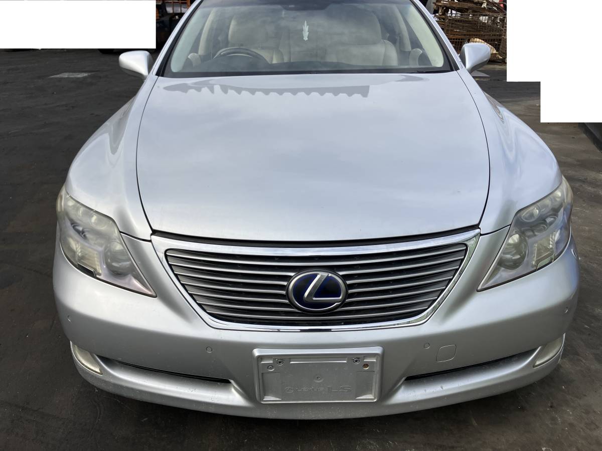 レクサスLS600h UVF45 純正フロントバンパー牽引フックカバー けん引 1F2シルバー 部品取りLEXUS UVF46 USF40 ...