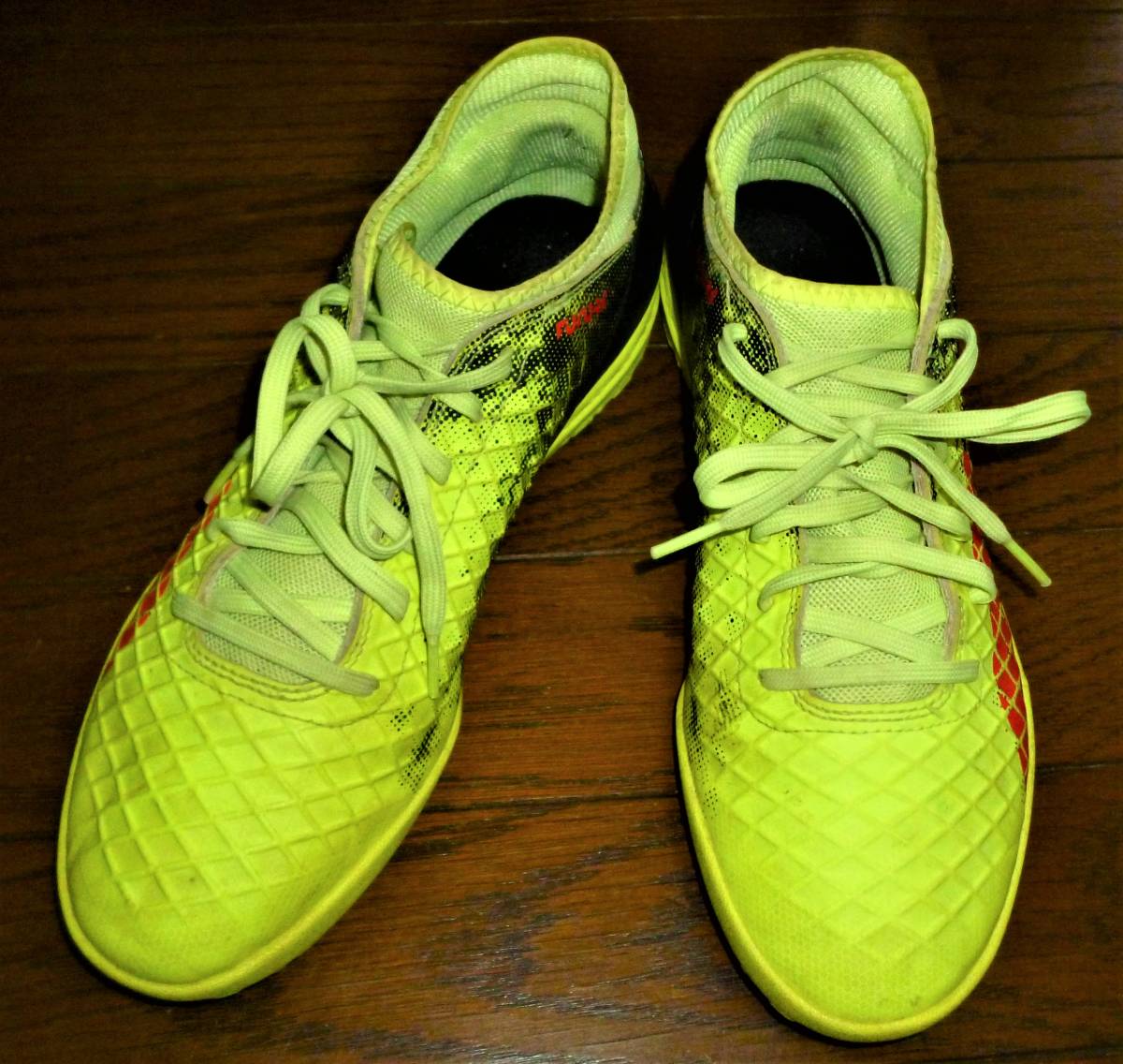 PUMA プーマ フューチャー18.4 TT サッカーフットサルトレーニング104339-01 蛍光イエロー×黒x赤 US8 26cm(26 ...