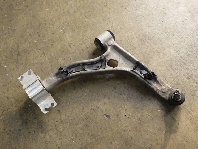 H25年 ベンツ Aクラス A180 W176 DBA-176042 右フロント ロアアーム 270 67064km A2463304800 ...
