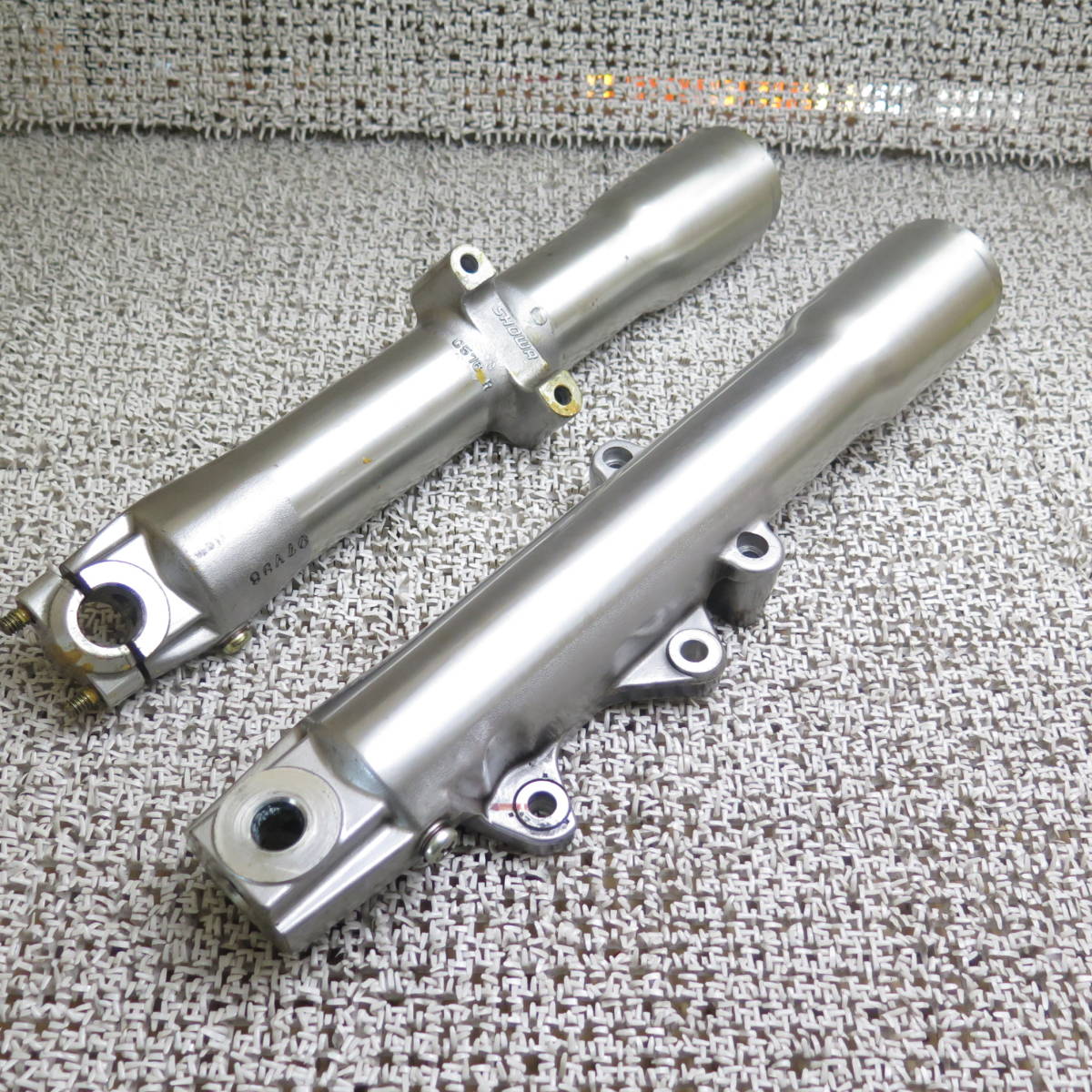 ハーレー純正 EVO FLST フォークスライダー G576-R G576-L ソフテイル ボトムケース左右 Harley-Davidson 22.12.26.28(ハーレーダビッドソン用 ...