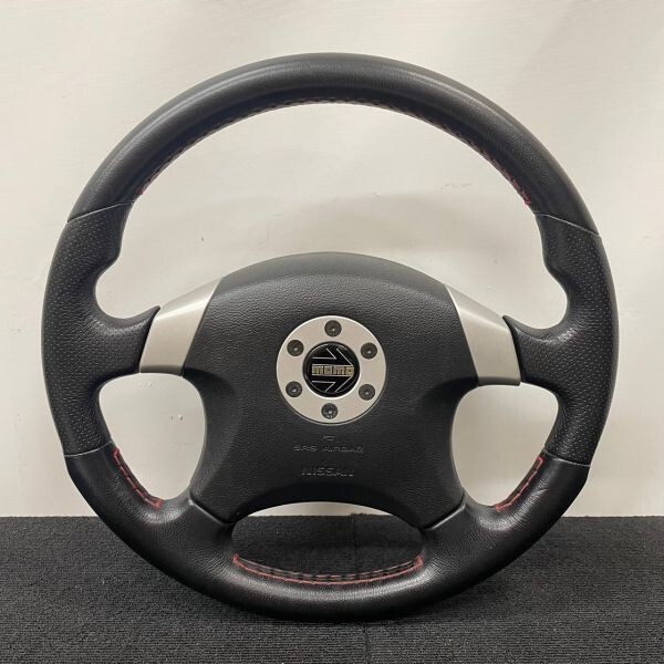 Z635-O35-2526 MOMO モモ ステアリング NISSAN 日産 ニッサン 車 ハンドル スポーツカー 4本スポーク ホーンボタン ...