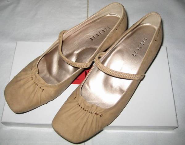 BENEBIS ベネビス 24cm EE ストラップパンプス ベージュ(ベージュ系)｜売買されたオークション情報、yahooの商品情報をアーカイブ公開 - オークファン（aucfan.com）