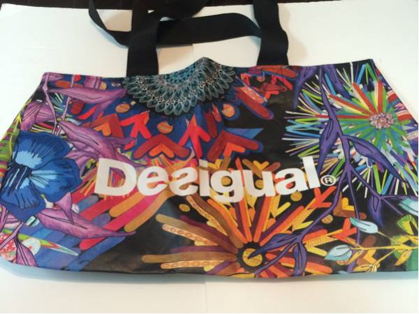 大きいデシグアルバッグエコバッグ軽量非売品desigual(エコバッグ)｜売買されたオークション情報、yahooの商品情報をアーカイブ公開 - オークファン（aucfan.com）