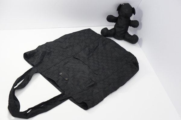 超 グッチ ベアーエコバッグ トートバッグ 黒×GG GU-26(かばん、バッグ)｜売買されたオークション情報、yahooの商品情報をアーカイブ公開 - オークファン（aucfan.com）