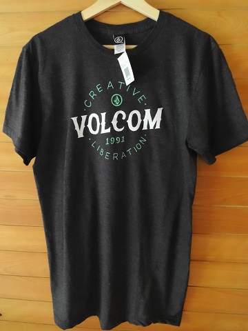 タグ付き VOLCOM ボルコム 半袖 Tシャツ M(Mサイズ)｜売買されたオークション情報、yahooの商品情報をアーカイブ公開 - オークファン（aucfan.com）