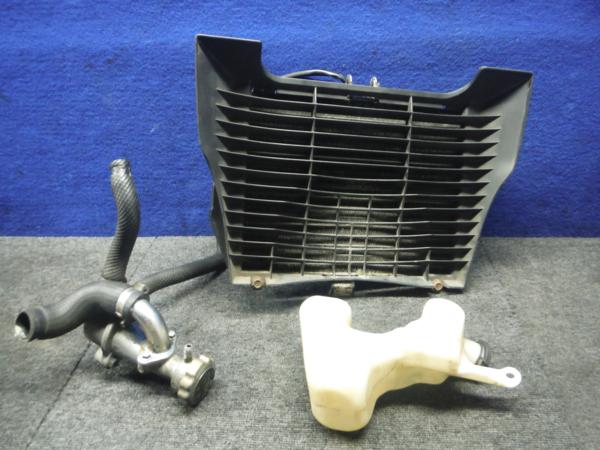 CBR250R MC17 ラジエター ファンモーター リザーブ サーモ他 あり(ラジエーター)｜売買されたオークション情報、yahooの商品 ...