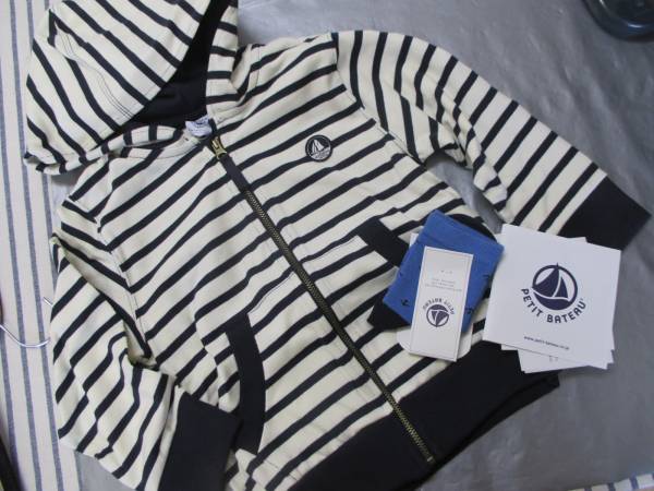 E1 プチバトー 4ans/104cm ボーダーパーカー＆靴下(100（95～104cm）)｜売買されたオークション情報、yahooの商品情報をアーカイブ公開 - オークファン（aucfan.com）