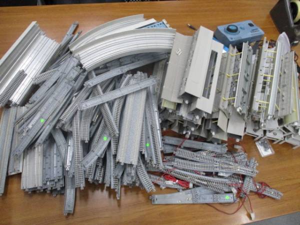 d0729/02 Nゲージ レールまとめ売り メーカー色々 ジャンク品(線路)｜売買されたオークション情報、yahooの商品情報をアーカイブ ...