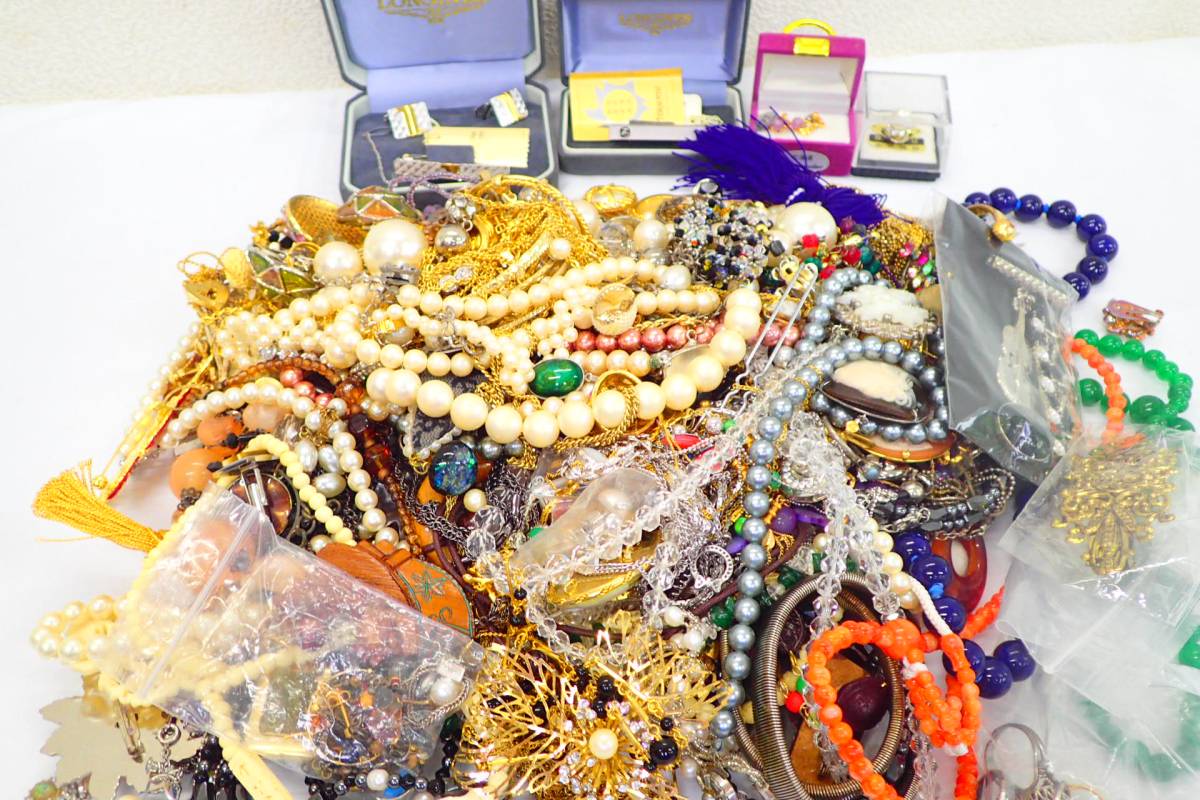 4682 SZK8 アクセ 約3.3kg おまとめ ゴールド シルバー パール 天然石 ピアス リング イヤリング ビーズ タイピン ブローチ リメイク(その他)｜売買されたオークション情報 ...