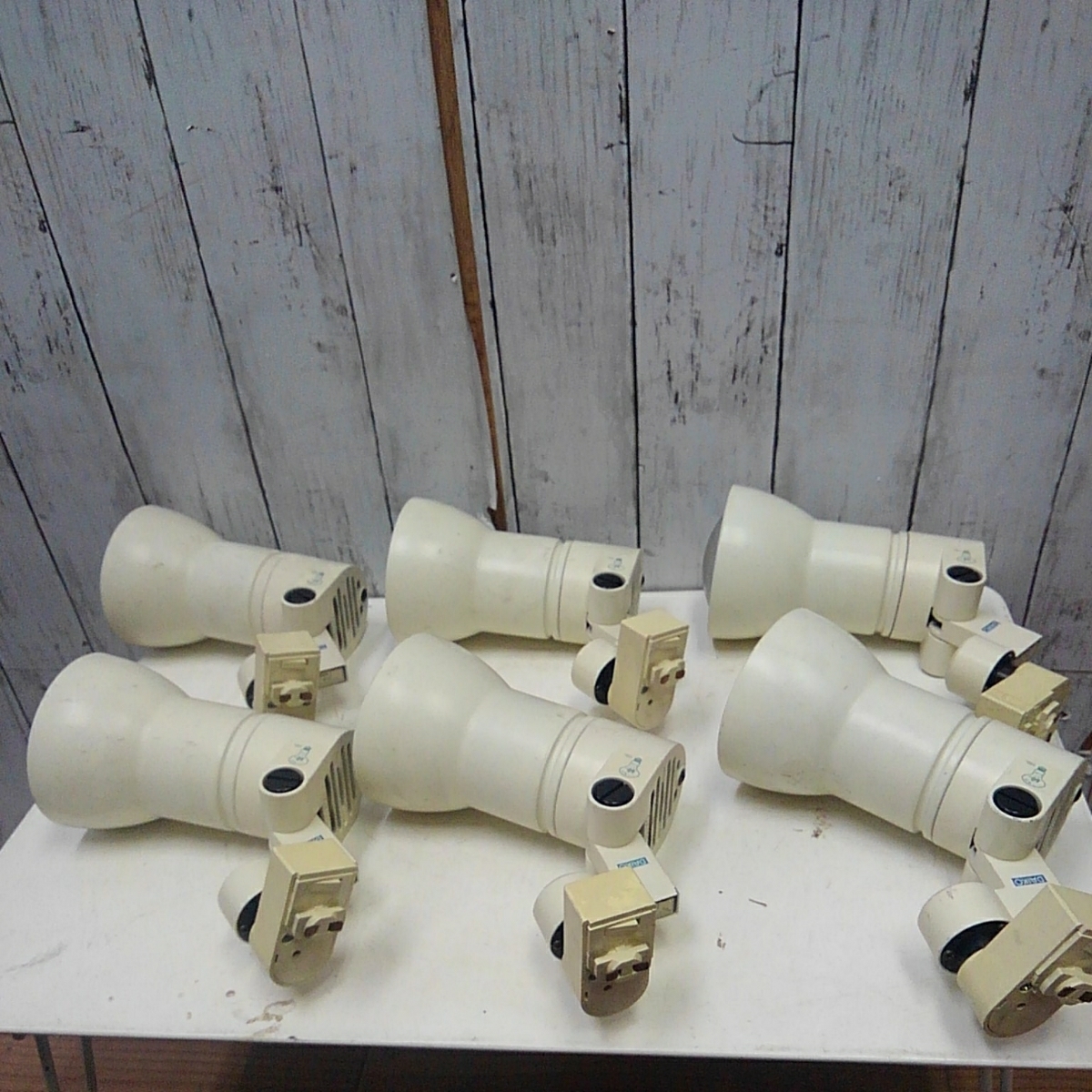 DAIKOスポットライト照明31個まとめてセット店舗事務所にD97-9526(配線ダクトレール用ライト)｜売買されたオークション情報、yahooの商品情報をアーカイブ公開 - オークファン ...