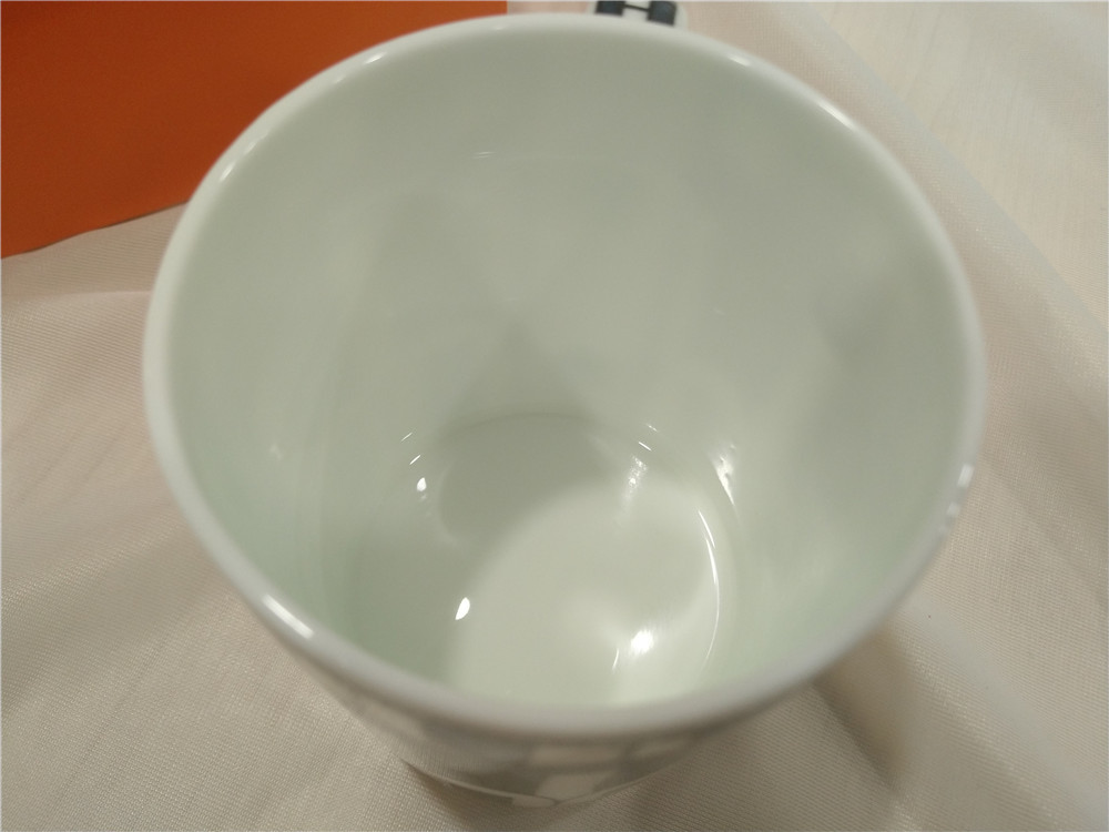 エルメス HERMES ブルーダイユール マグ No.3 240ml(エルメス)｜売買されたオークション情報、yahooの商品情報をアーカイブ公開 - オークファン（aucfan.com）