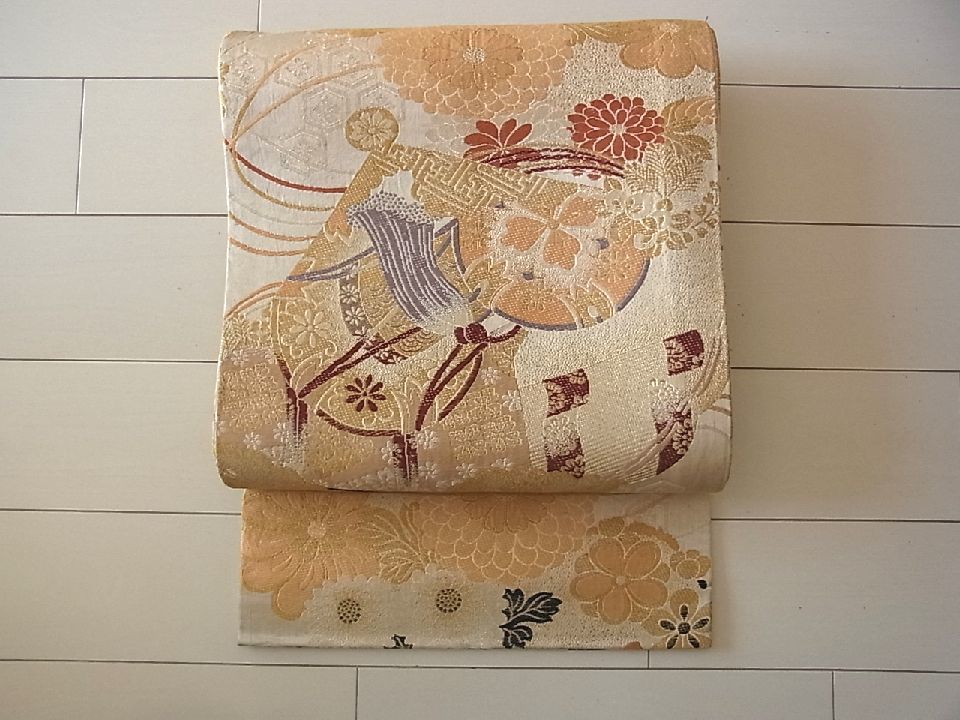 4142 アンティーク 正絹 花鼓に御簾 金彩 西陣織 丸帯(丸帯)｜売買されたオークション情報、yahooの商品情報をアーカイブ公開 - オークファン（aucfan.com）