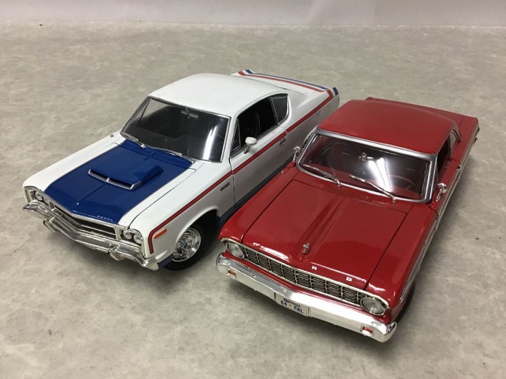 ジャンク 箱無し ロードシグネチャー 1/18 1964 Ford Falcon Used under License 1970 AMC ...
