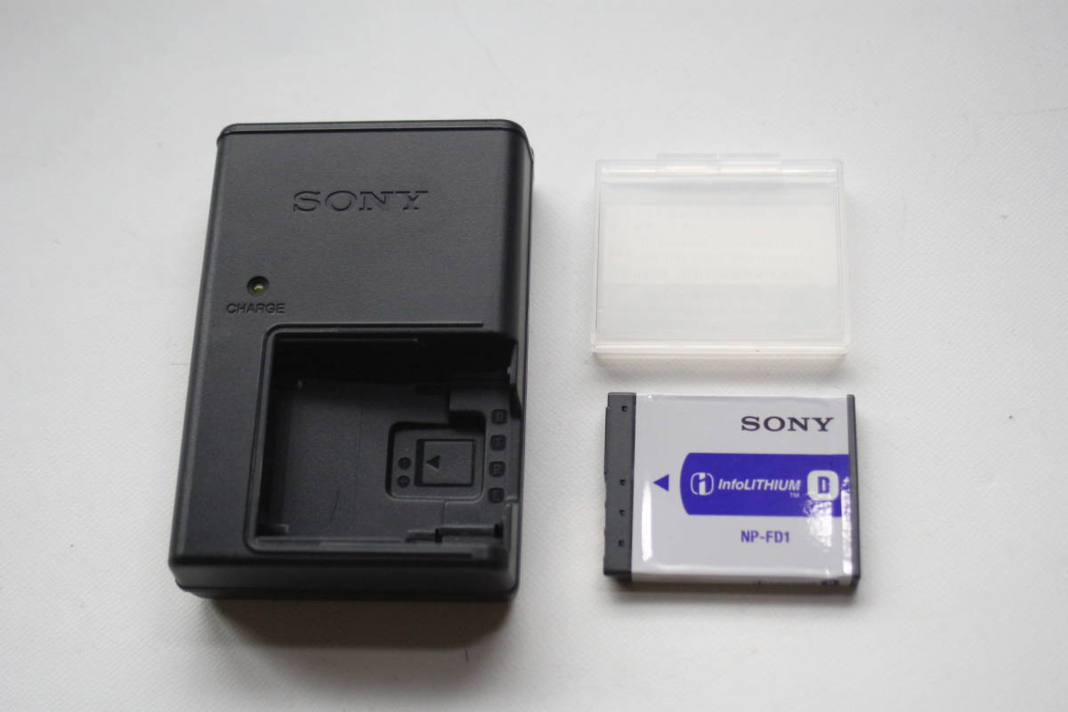 SONY まとめて2個セット バッテリー充電器 BC-CSD/バッテリーパック NP-FD1 純正/(ソニー)｜売買されたオークション情報、yahooの商品情報をアーカイブ公開 ...