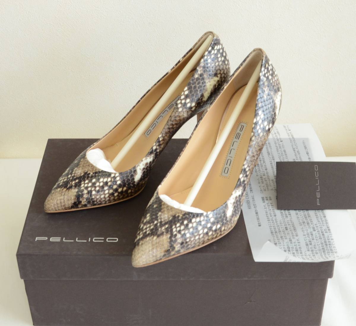 PELLICO ペリーコ ANDREA 80SC レザー パンプス スネーク パイソン柄 34(22.0cm以下)｜売買されたオークション情報、yahooの商品情報をアーカイブ公開 ...