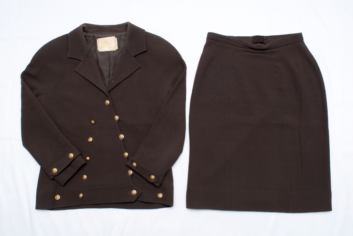 1円スタート シャネル CHANEL ココマークボタン フォーマルジャケットセットアップ スーツ ブラウン系 4182(36)｜売買されたオークション情報、yahooの商品情報をアーカイブ公開 ...