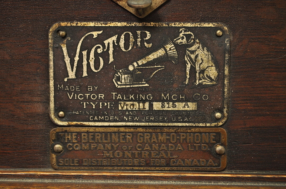 031 蓄音機 VICTOR TALKING MCH CO ラッパ無し ジャンク品 ビクター トーキングマシン社 アンティーク SPレコード ...
