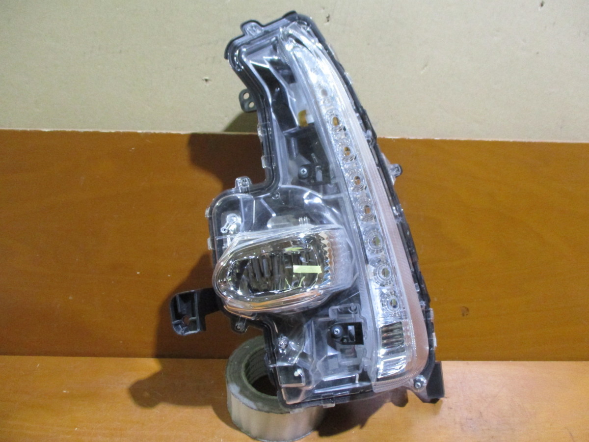 プリウス PHV ZVW52 左フォグランプ 純正 81520-47090/KOITO 47-95 刻印:ア(トヨタ用)｜売買された ...