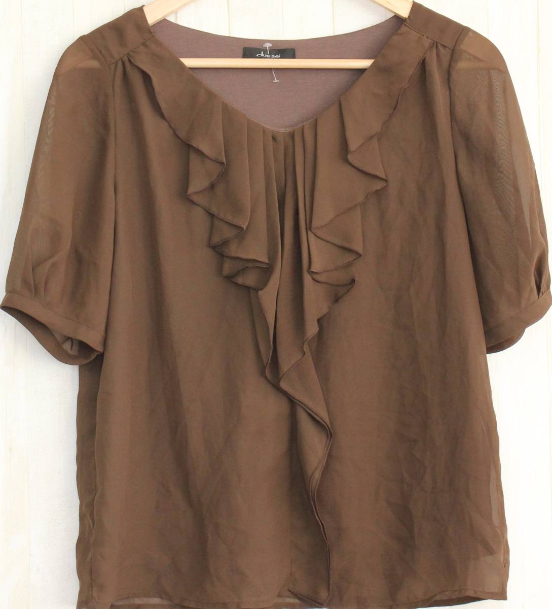 due.sei 茶 ブラウス M A477(Mサイズ)｜売買されたオークション情報、yahooの商品情報をアーカイブ公開 - オークファン（aucfan.com）