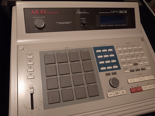 名機 激レア AKAI ドラムマシン MPC 60 mk2 日本語取説付き(リズムマシン)｜売買されたオークション情報、yahooの商品情報を ...