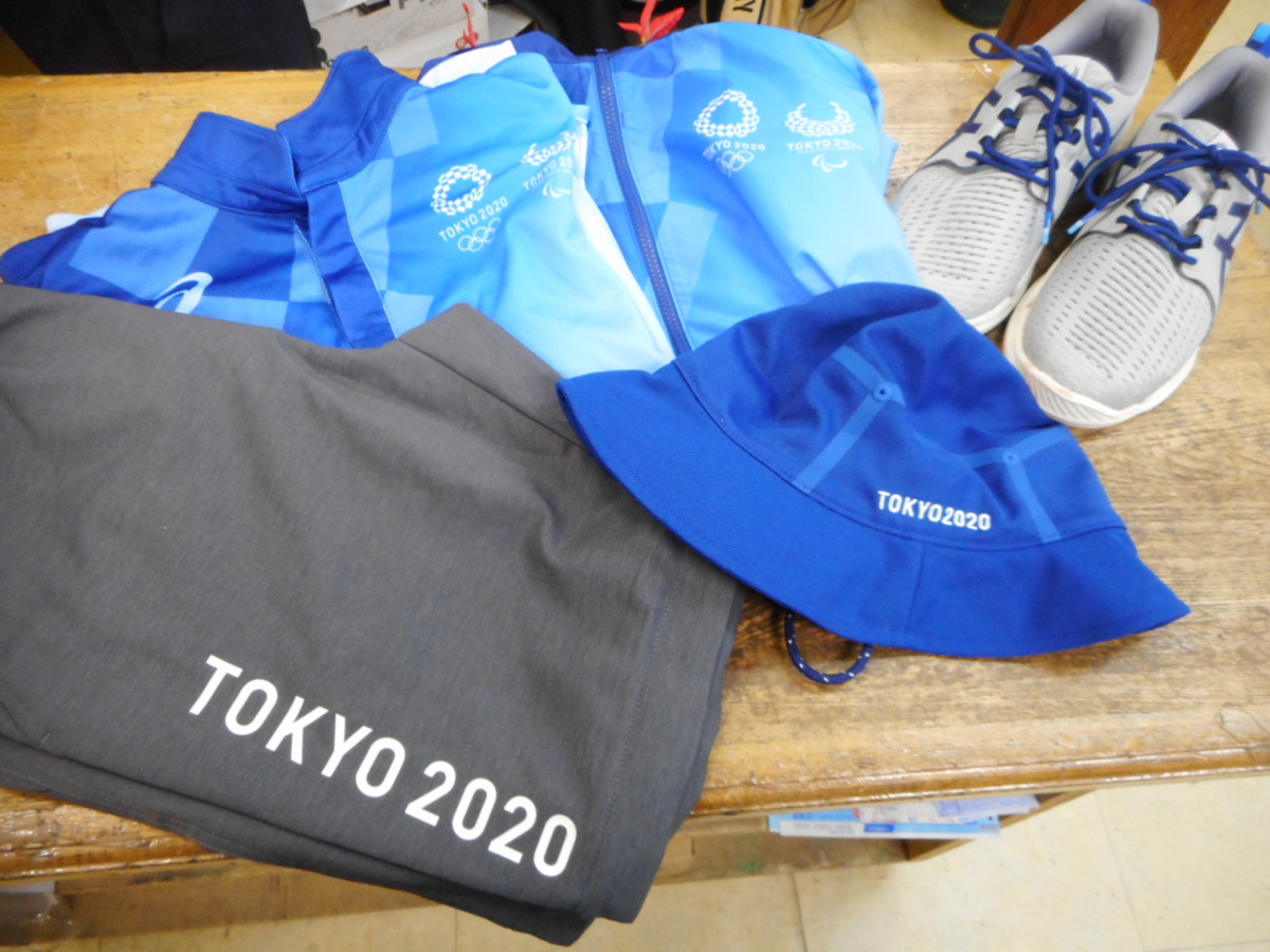 アシックス 東京2020 オリンピック ボランティア 5点セット 小樽店 7447(オリンピック)｜売買されたオークション情報、yahooの商品情報をアーカイブ公開 - オークファン ...